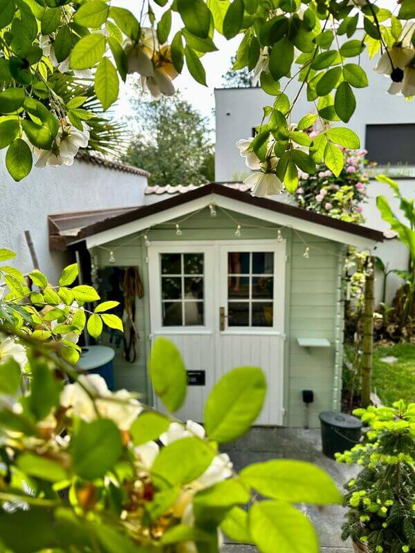 Gartenhaus streichen: Anleitung | MissPompadour