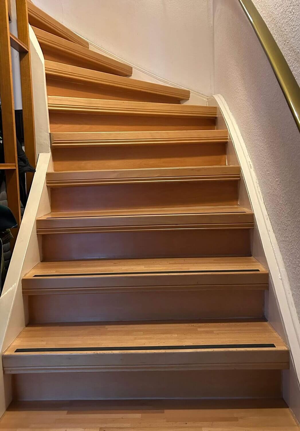 Painting stairs with chalk paint | DIY-DIY