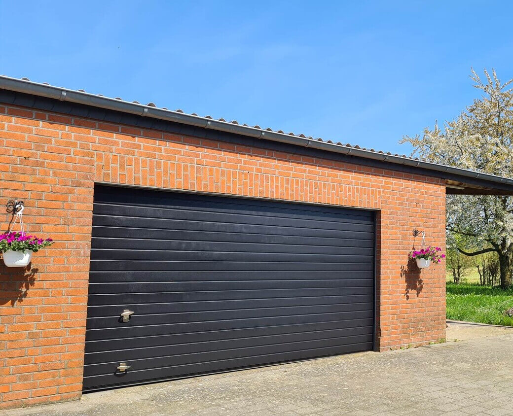 Painting the Garage Door: Instructions | MissPompadour