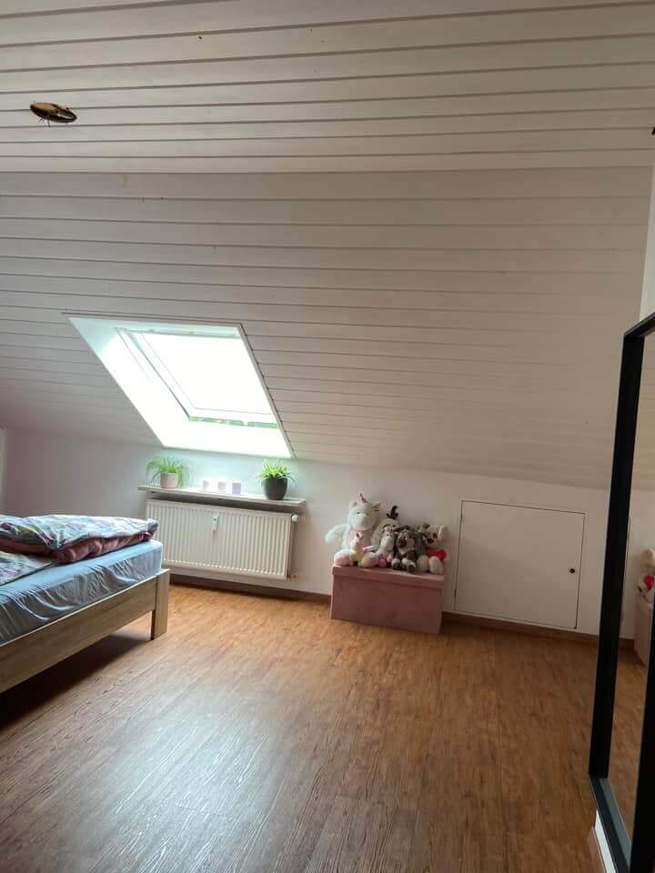 Holzdecke mit Kreidefarbe streichen: Ganz ohne tropfen