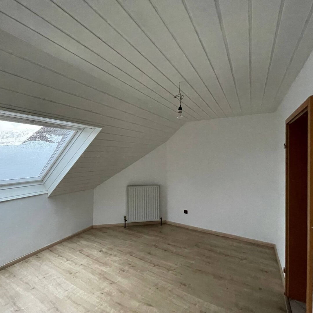 Paint the wooden ceiling with chalk paint: Completely without dripping