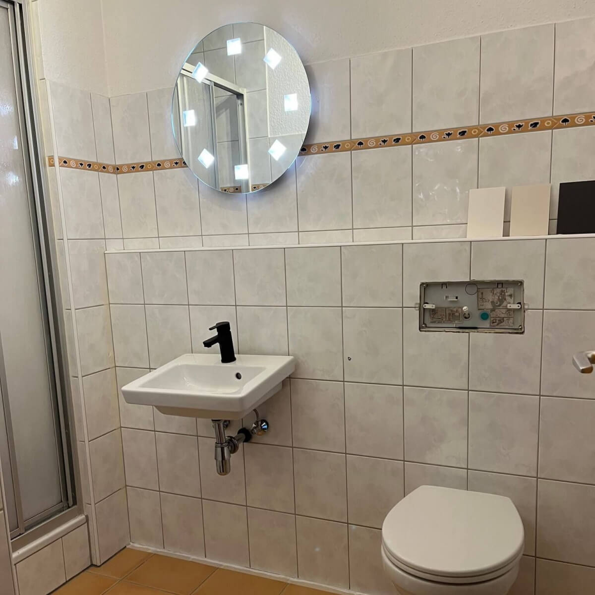 Wie streicht man Fliesen?: Einfache Anleitung & Tipps