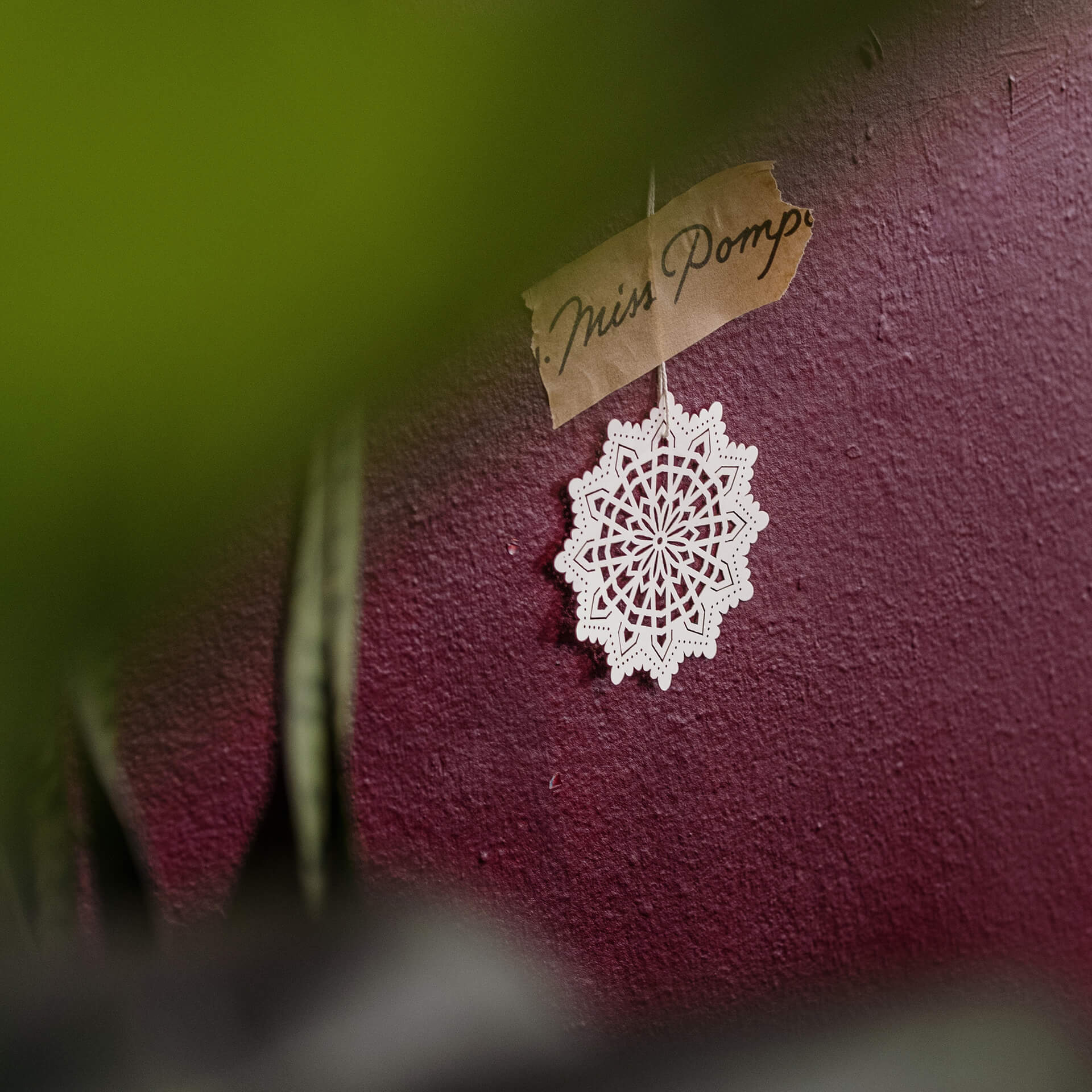 MissPompadour Rood met Merlot - Afwasbare muurverf 1L | MissPompadour NL