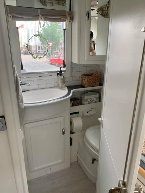 Wohnwagen innen streichen: Bring Farbe in dein altes Wohnmobil!