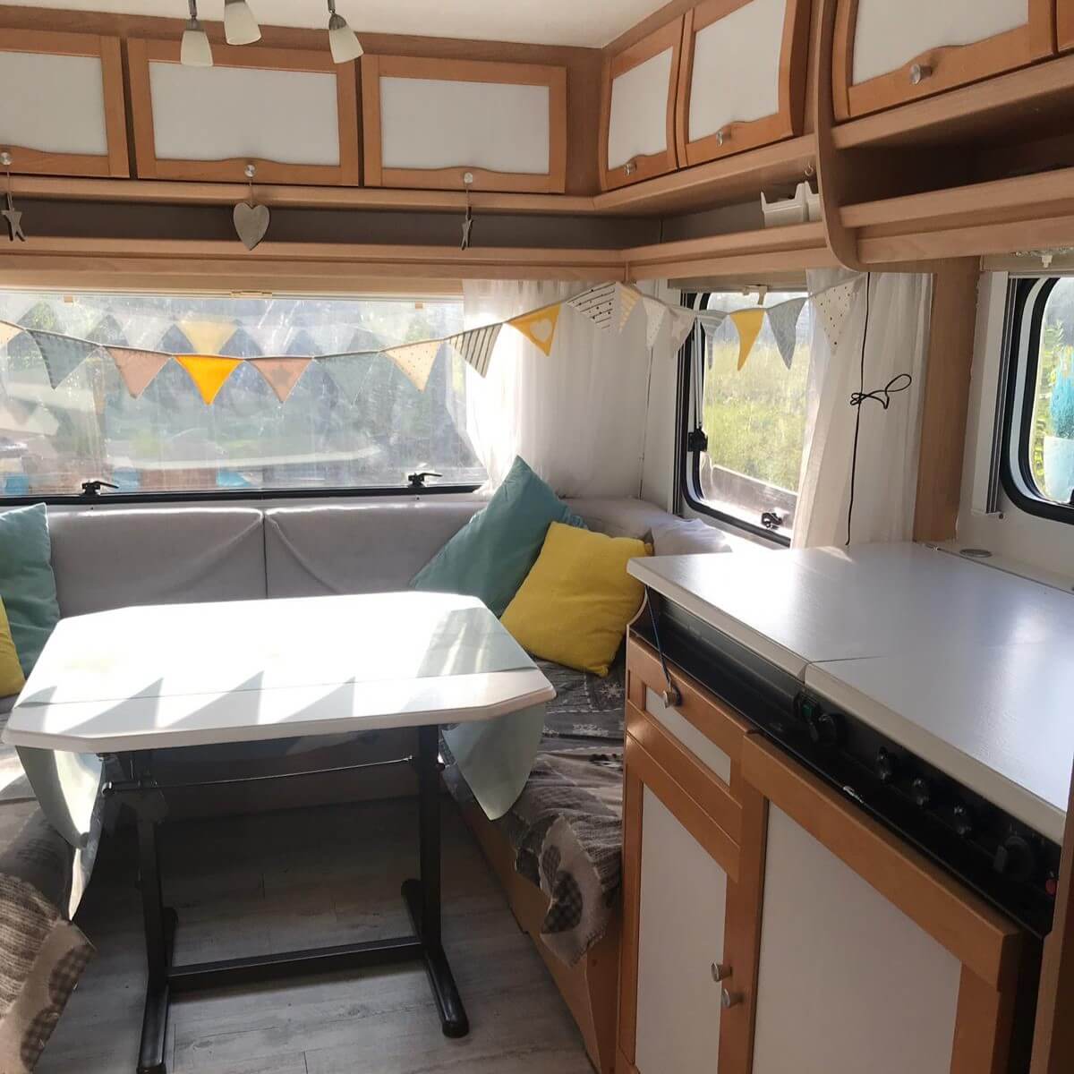 Wohnwagen innen streichen: Bring Farbe in dein altes Wohnmobil!