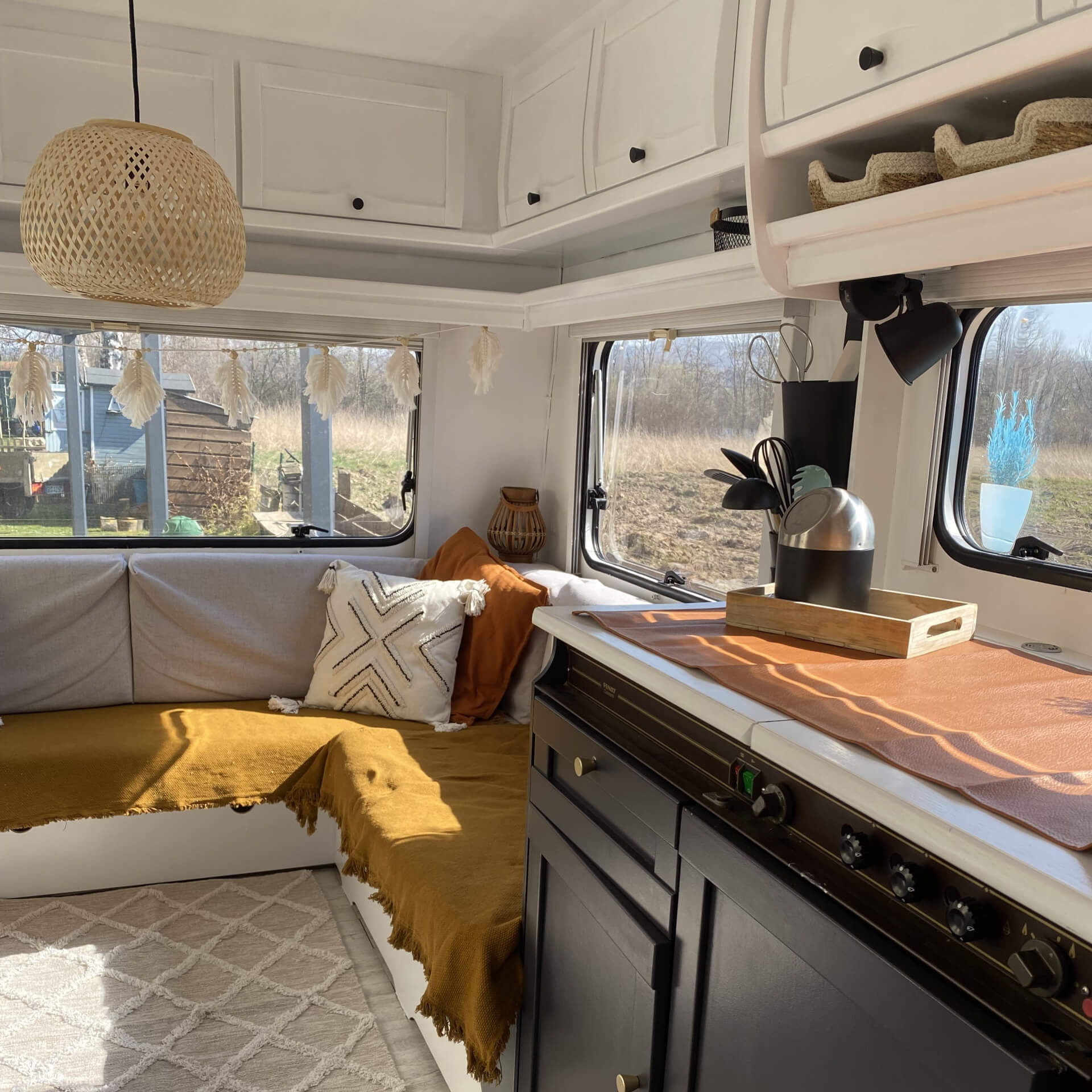 Peindre l'intérieur de la caravane : Mets de la couleur dans ton vieux ...