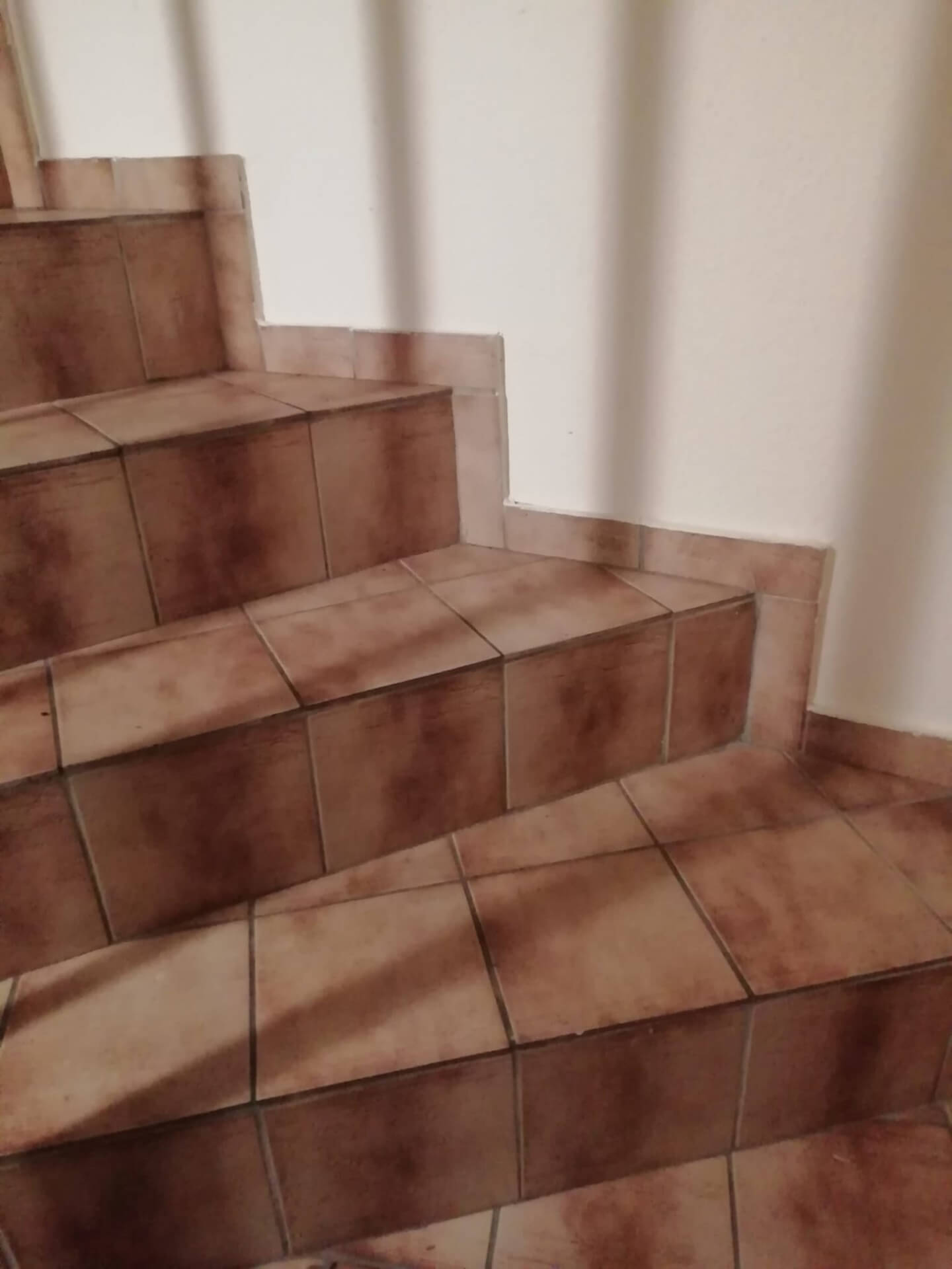Painting stairs with chalk paint | DIY-DIY